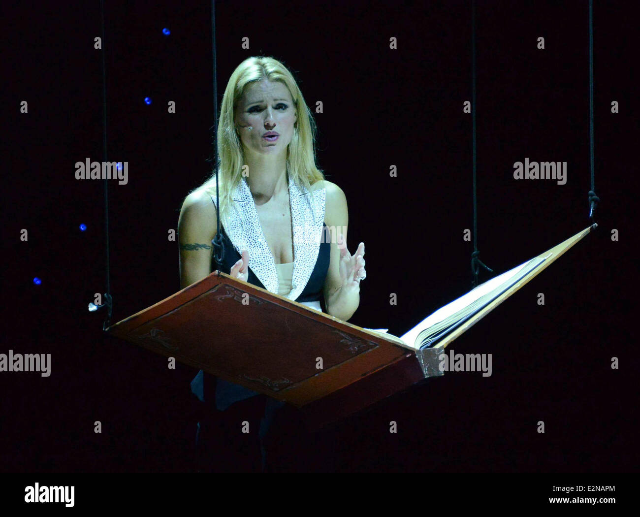 Michelle Hunziker stars in 'Mi scappa da ridere' Featuring: Michelle ...