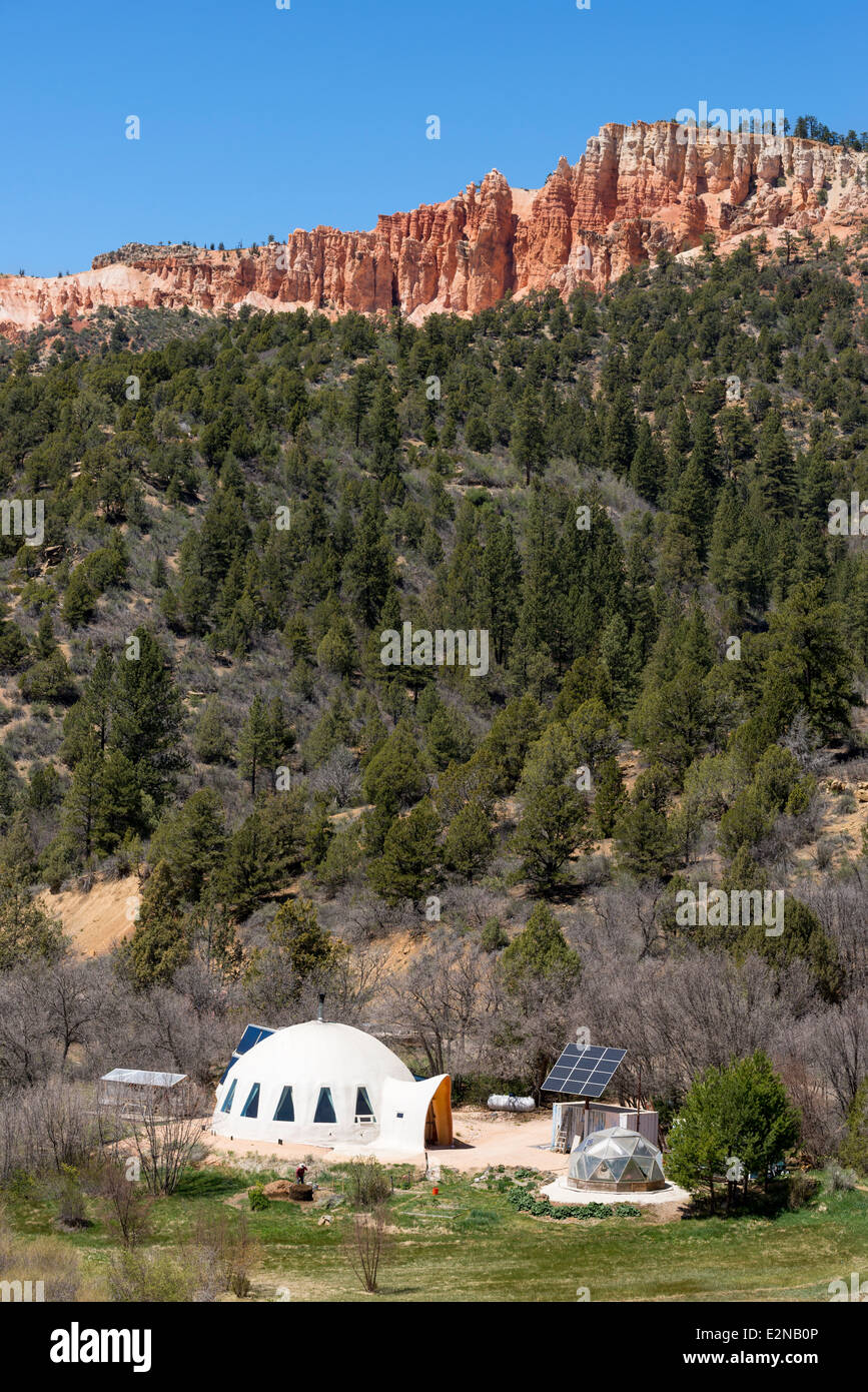 Geodesic dome house hi-res stock photography and images - Alamy