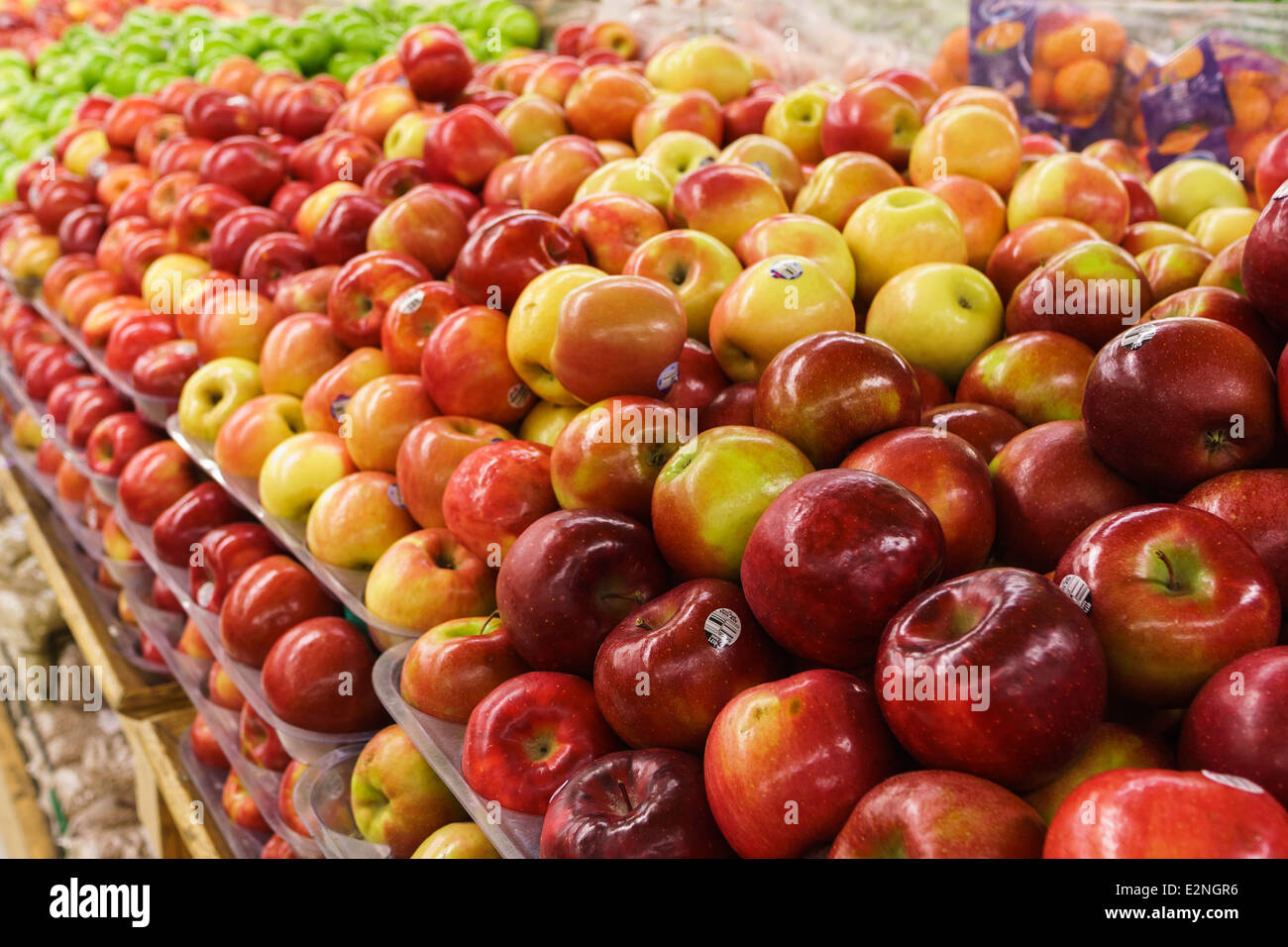 Apples fruits hi-res stock photography and images - Alamy