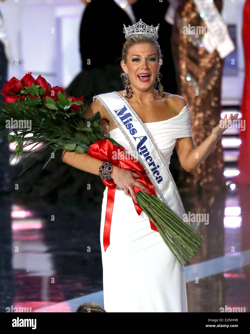 Miss New York Mallory Hagen is Crowned the 2013 Miss America at PH Live ...