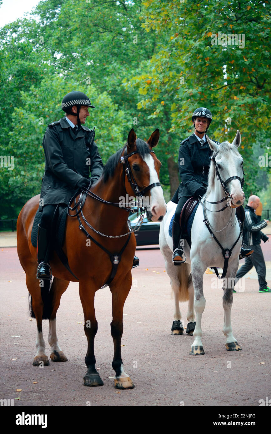 London policeman hi-res stock photography and images - Alamy
