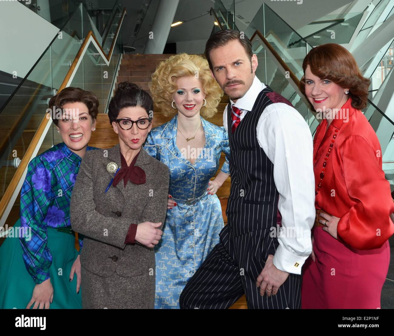The cast of 9 to 5 hi-res stock photography and images - Alamy