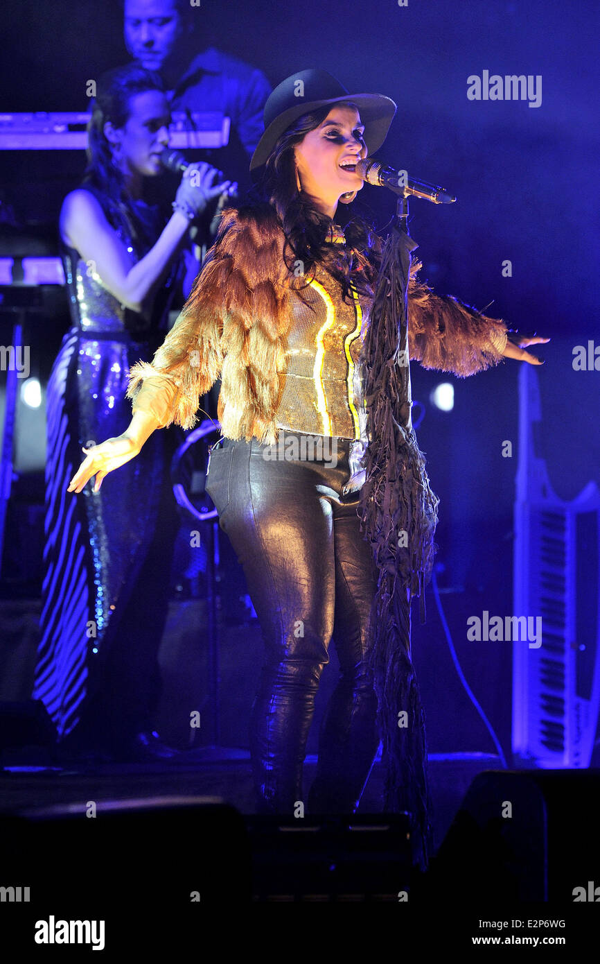 Nelly Furtado performing live on stage 'The Spirit Indestructible Tour ...