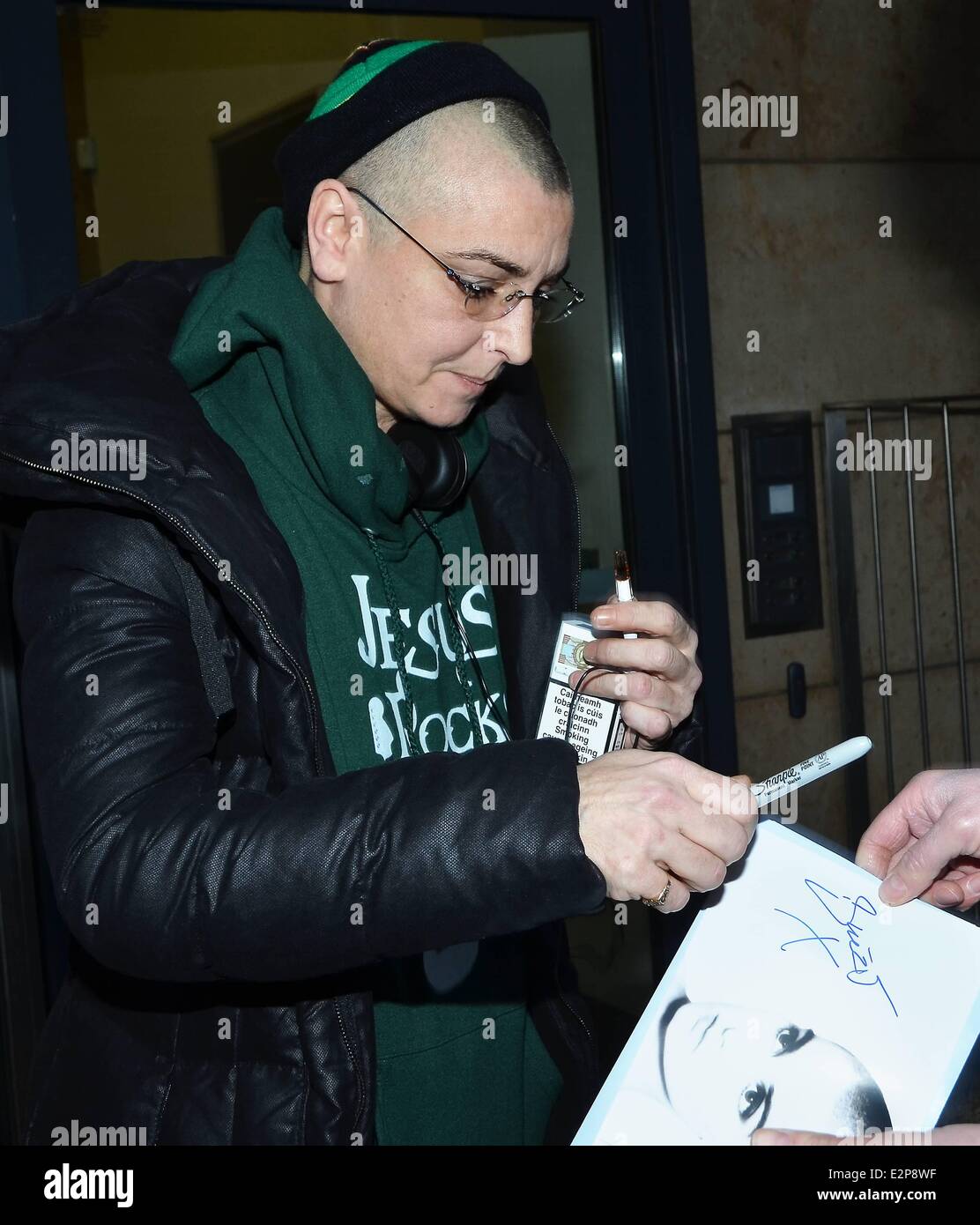 Sinead O'Connor smoking outside Today FM studios where she was a guest ...