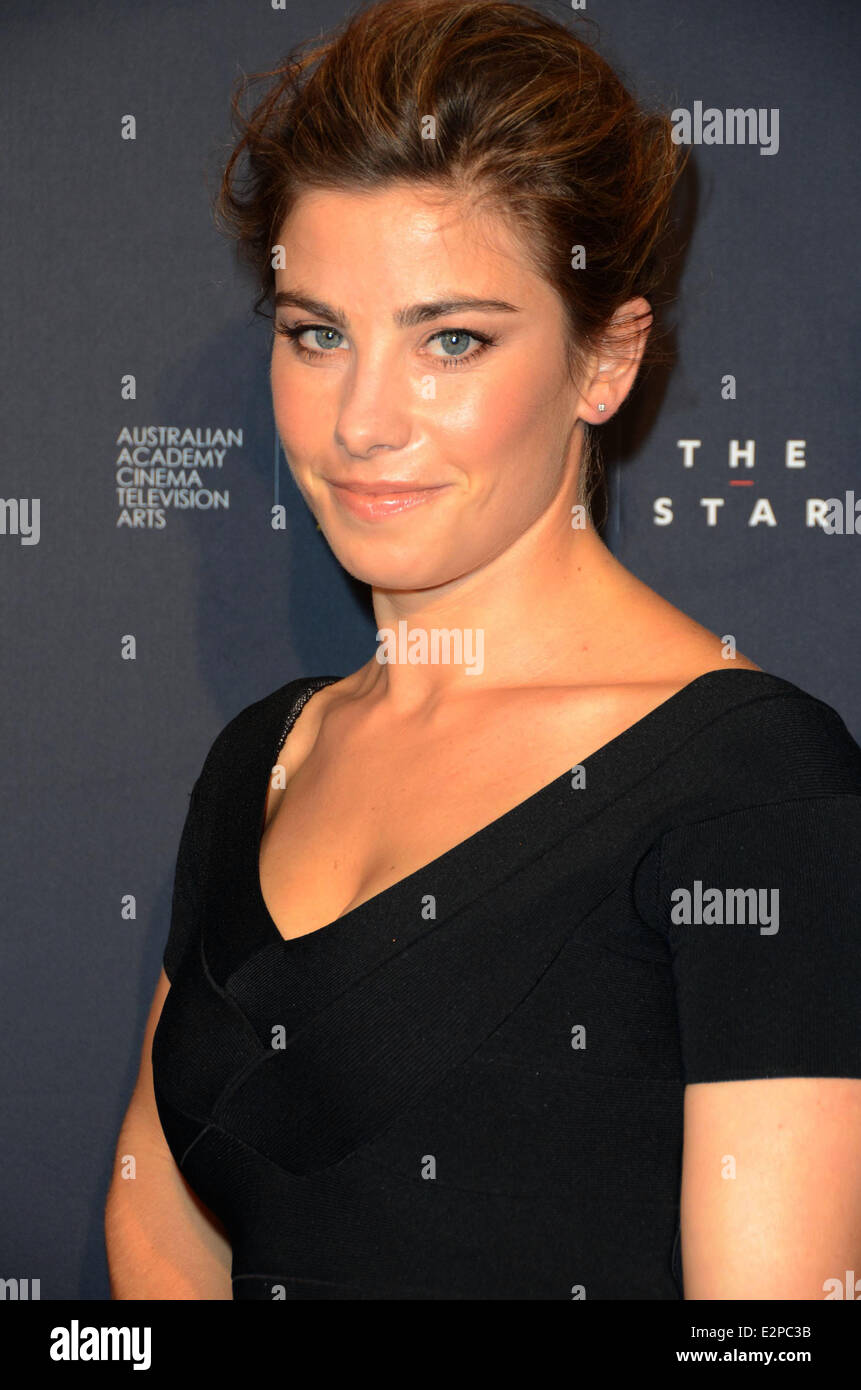 Brooke Satchwell's Instagram, Twitter & Facebook on IDCrawl