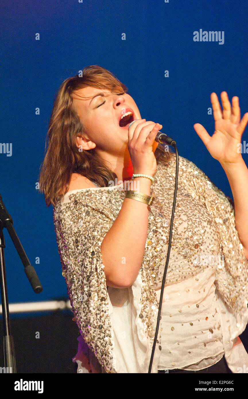 Charlotte lawrence singer hi-res stock photography and images - Alamy