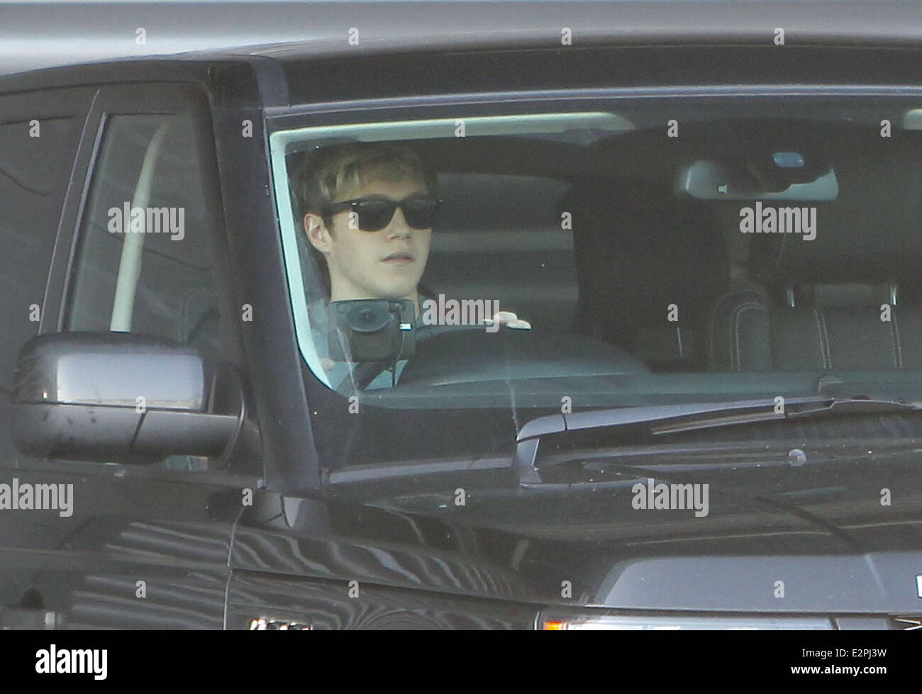 Niall Horan of One Direction arrives for rehearsal carrying a Nando's ...