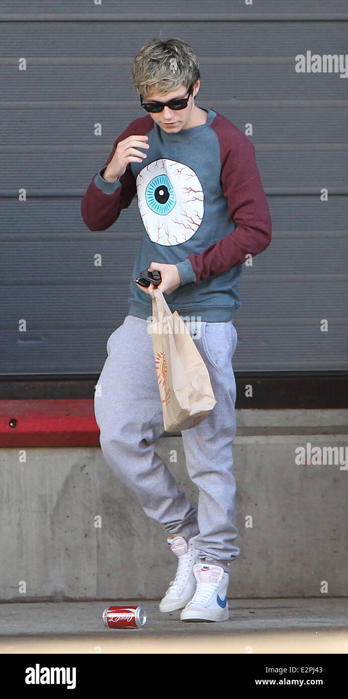 Niall Horan of One Direction arrives for rehearsal carrying a Nando's ...