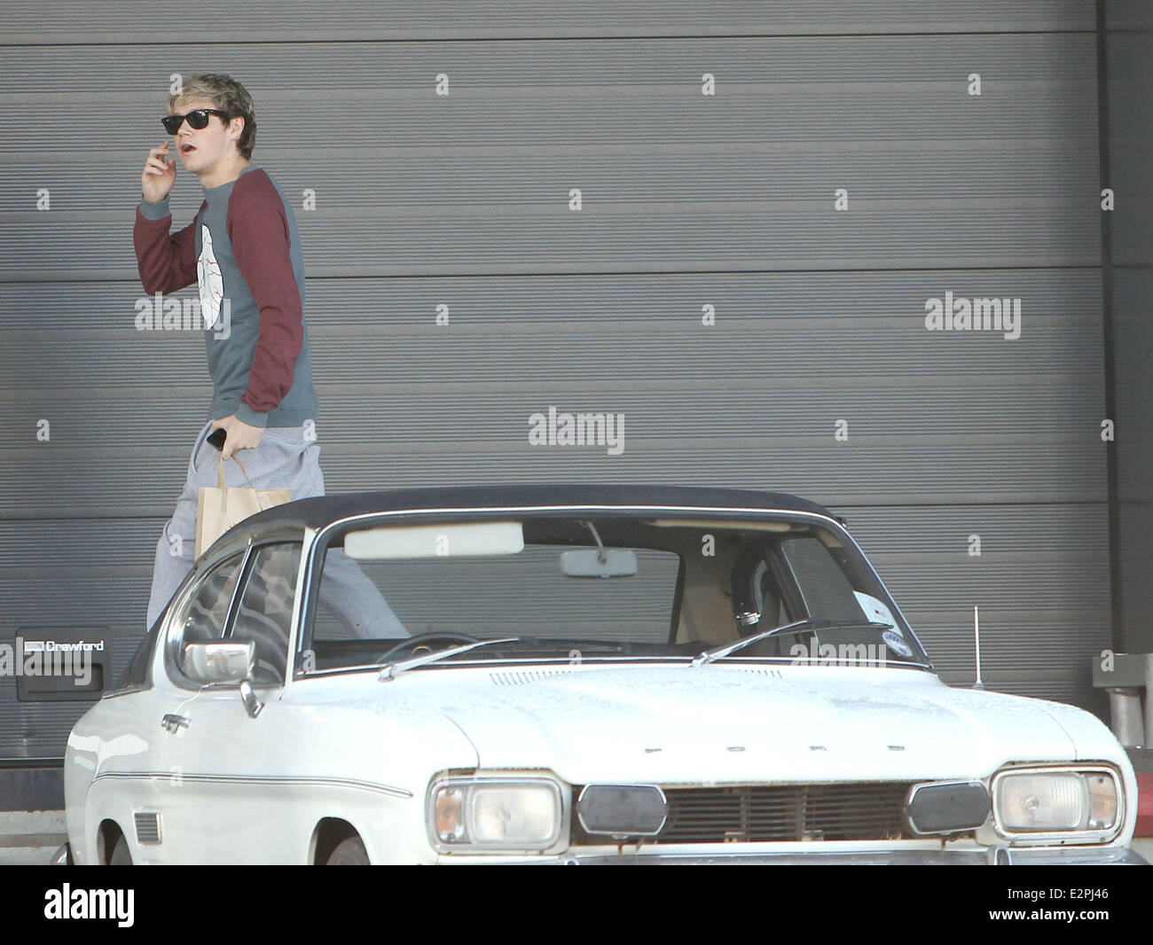 Niall Horan of One Direction arrives for rehearsal carrying a Nando's ...