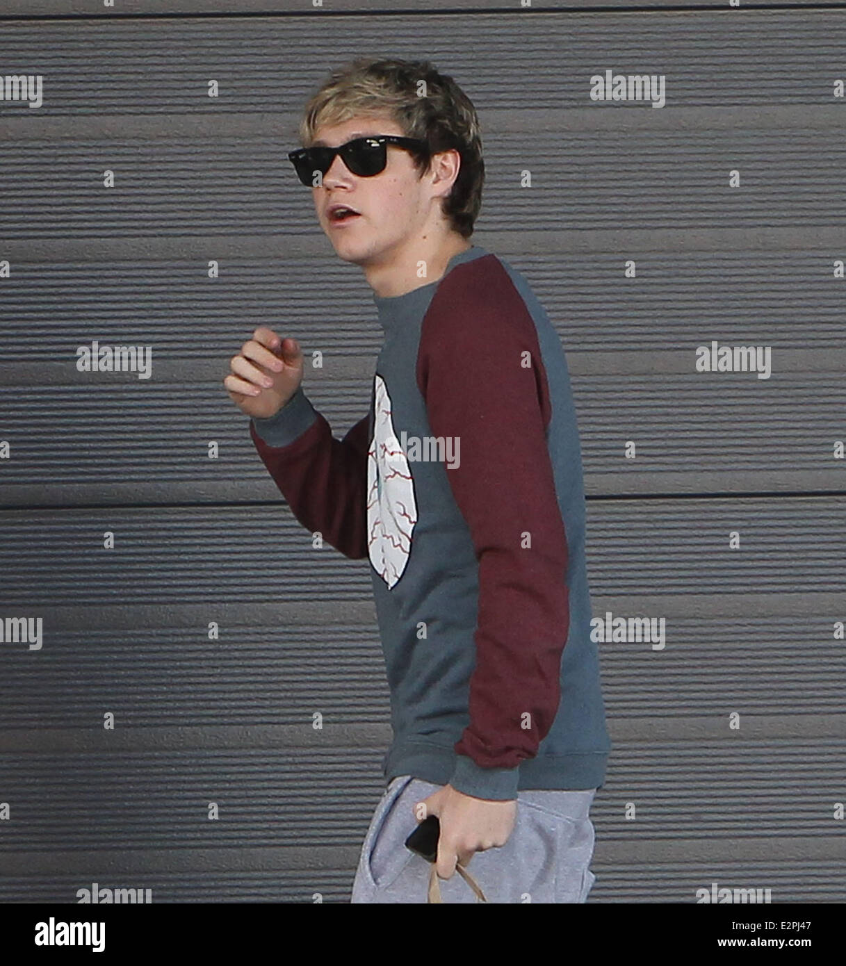 Niall Horan of One Direction arrives for rehearsal carrying a Nando's ...