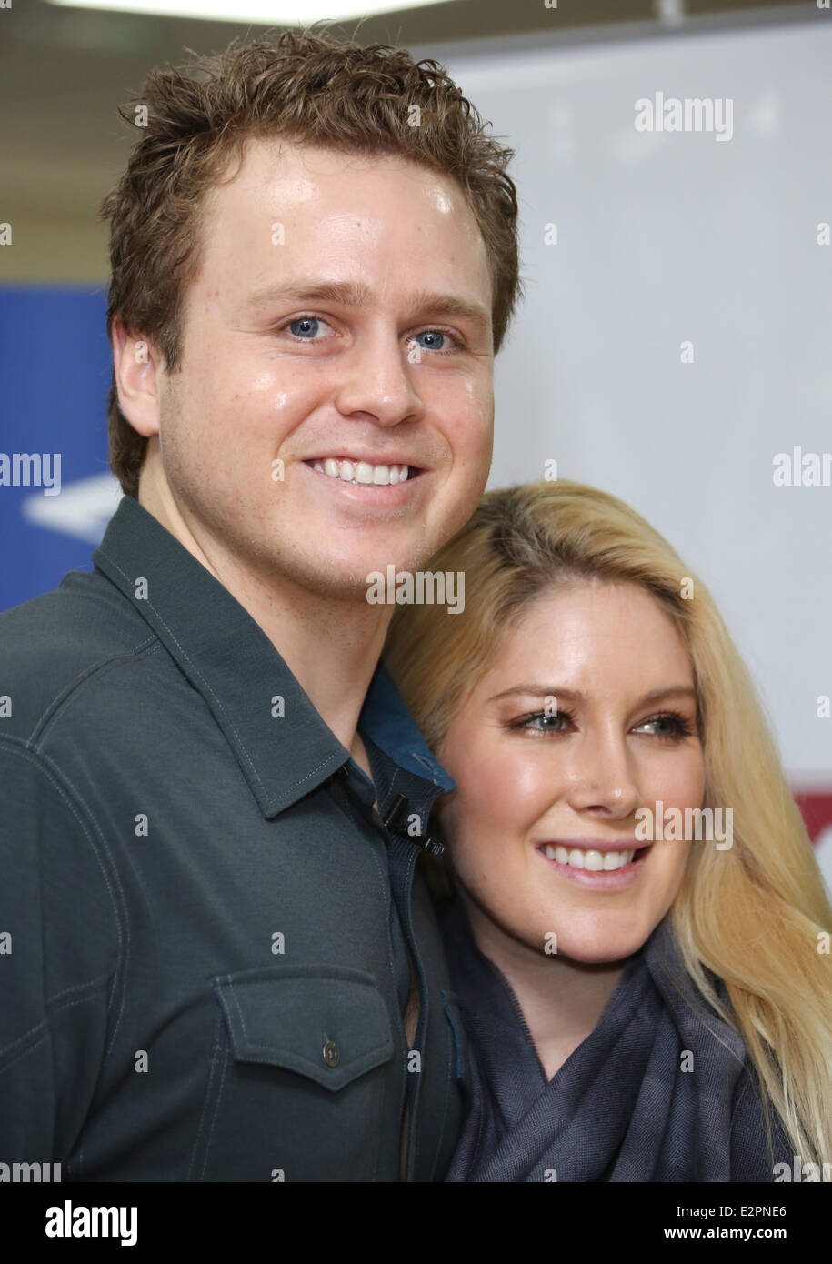 Heidi Montag and Spencer Pratt signing at WHSmith at Brent Cross ...