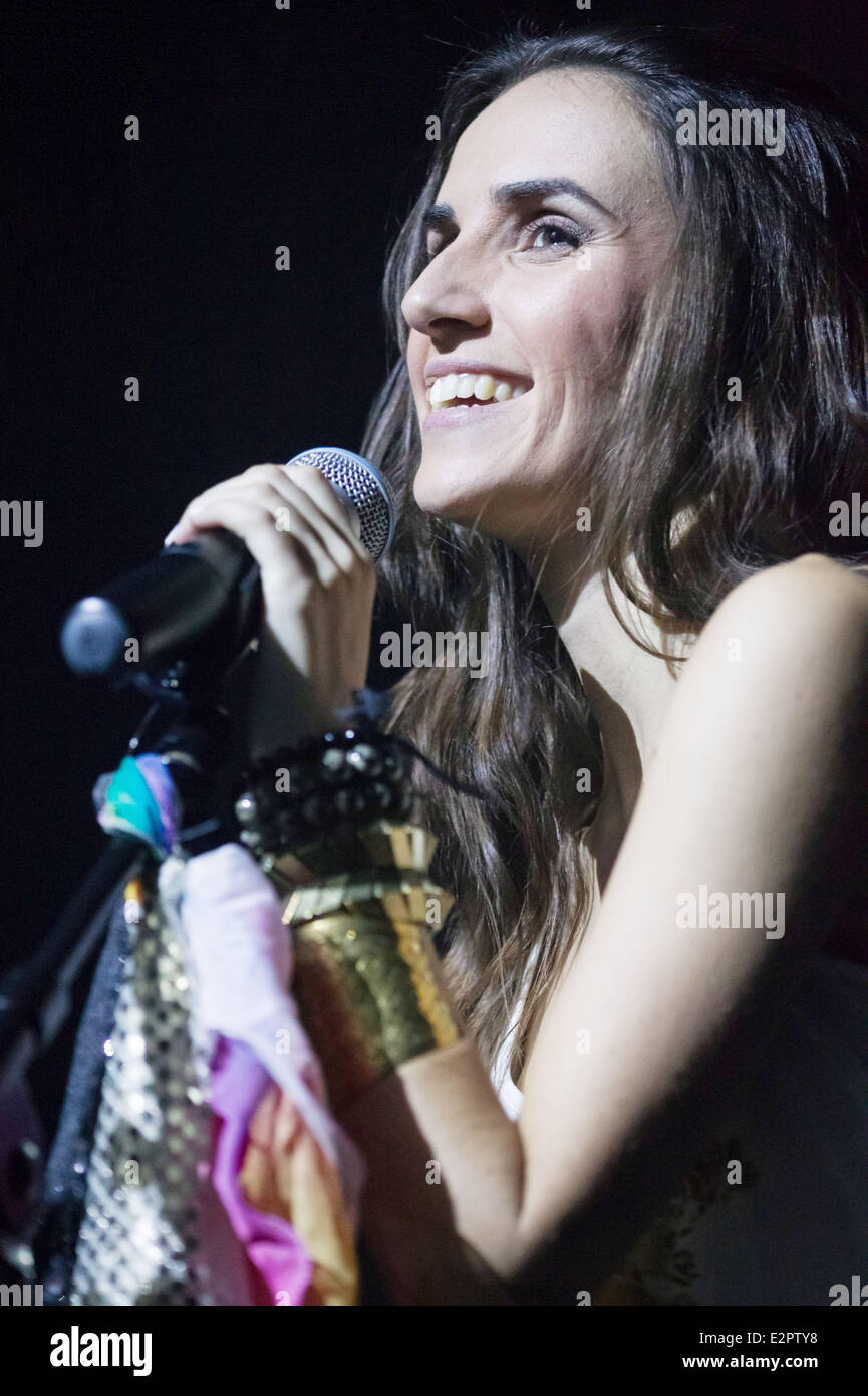 Ana Free performing live at TMN ao vivo Featuring: Ana Free Where ...