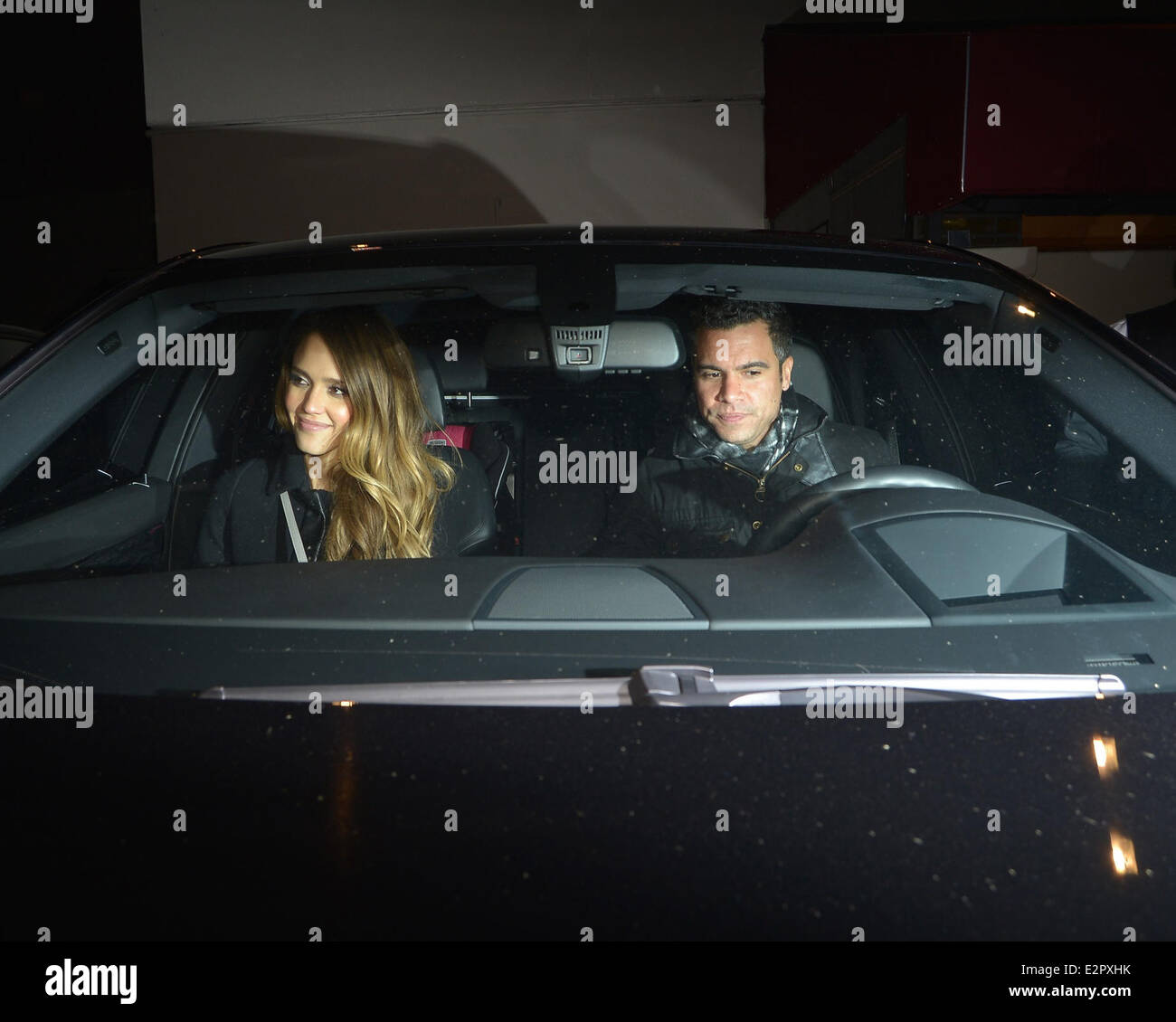 Jessica Alba and Cash Warren get into their car after dining at ...