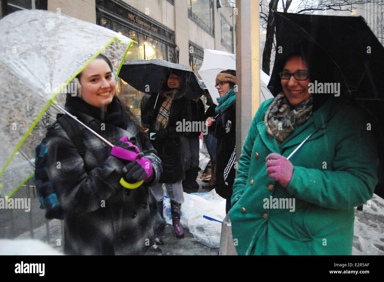 Despite the blizzard warning issued for Winter Storm Nemo in New York ...