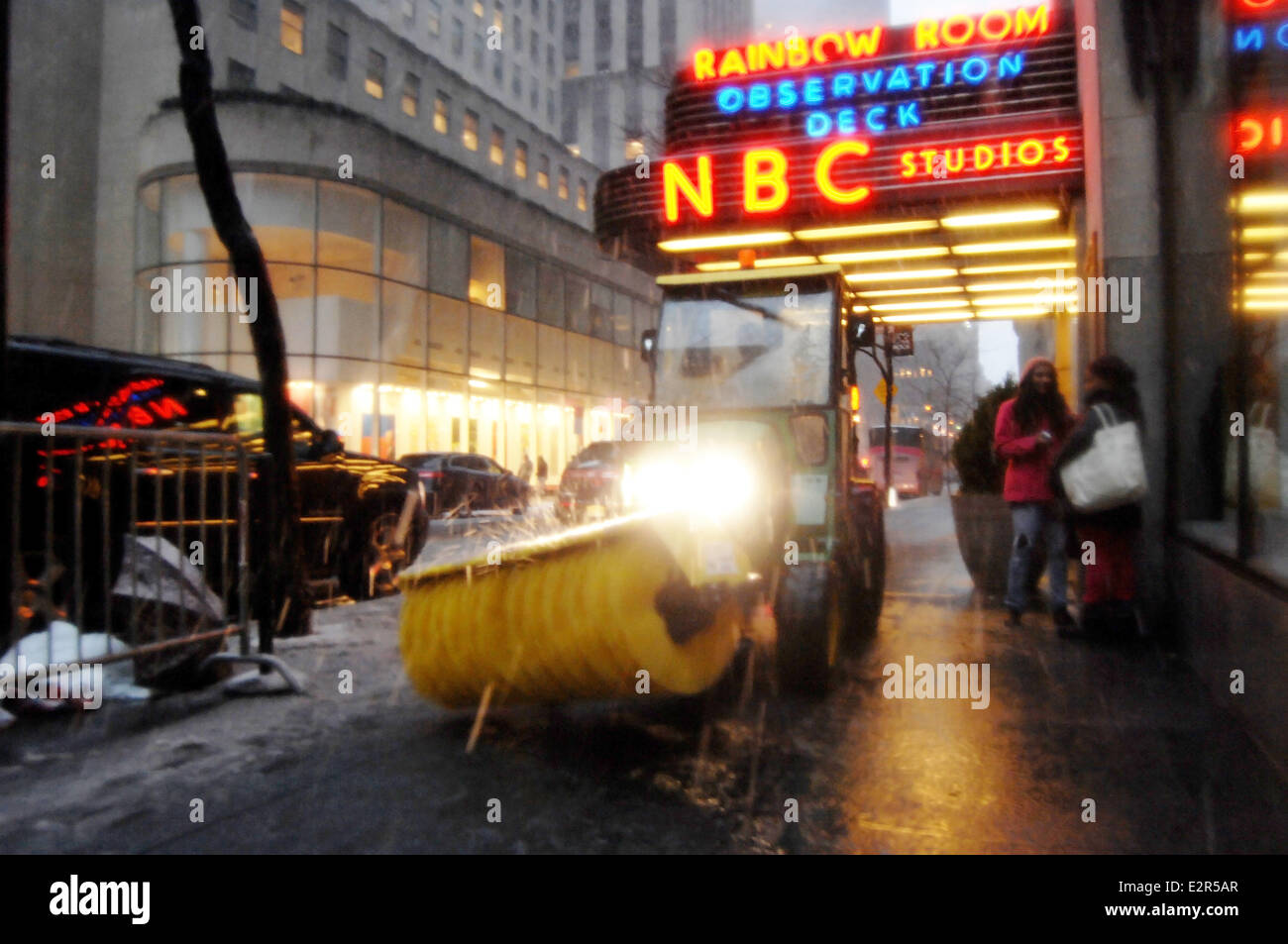 Despite the blizzard warning issued for Winter Storm Nemo in New York ...