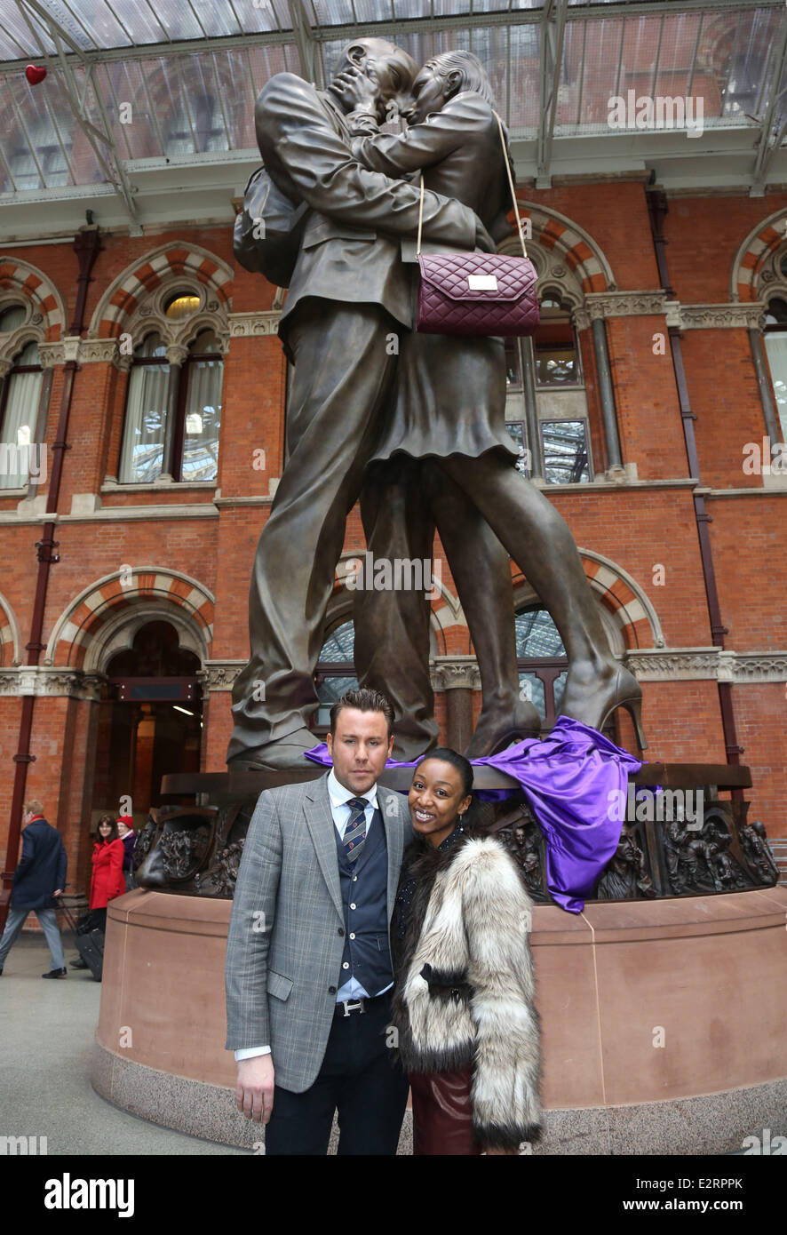 Jack French unveils his handbag design on the 'Meeting Point' statue at ...