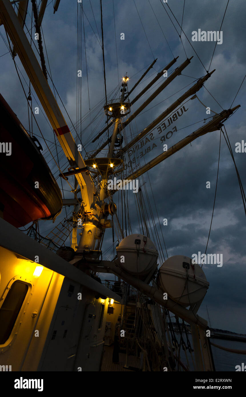 Tall ship training tenacious hi-res stock photography and images - Alamy