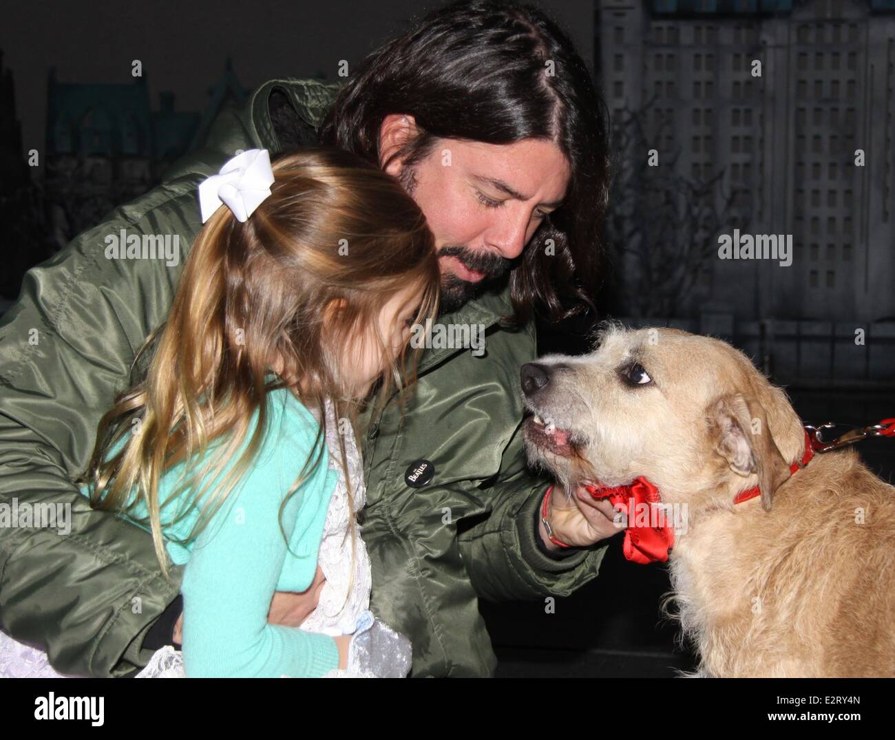 Dave Grohl takes his daughters backstage to met cast members of the ...