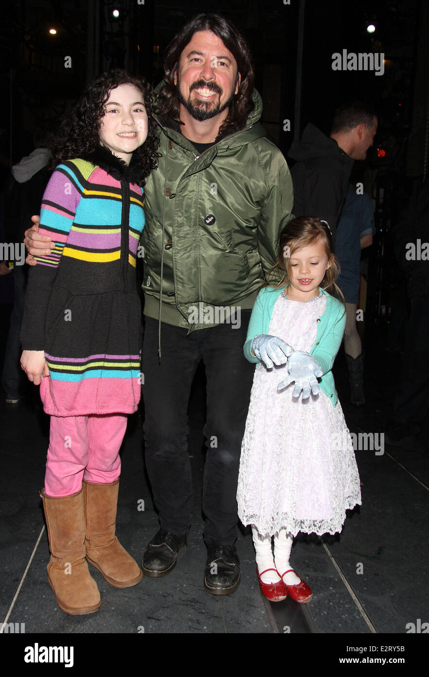 Dave Grohl takes his daughters backstage to met cast members of the ...