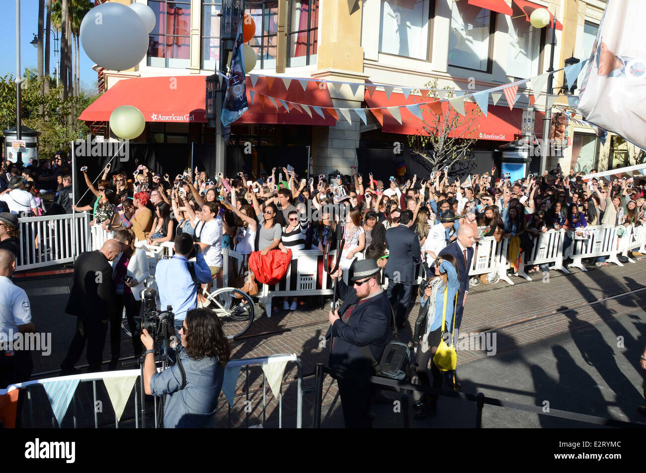 Topshop Topman Los Angeles Grand Opening at The Grove Featuring ...