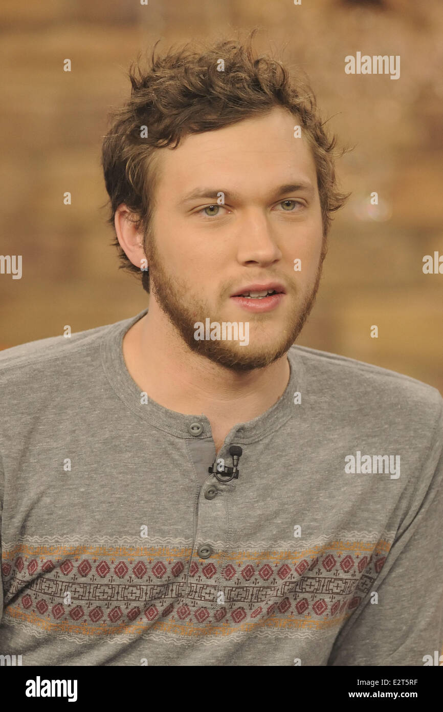 American Idol Phillip Phillips appears on The Marilyn Denis Show ...