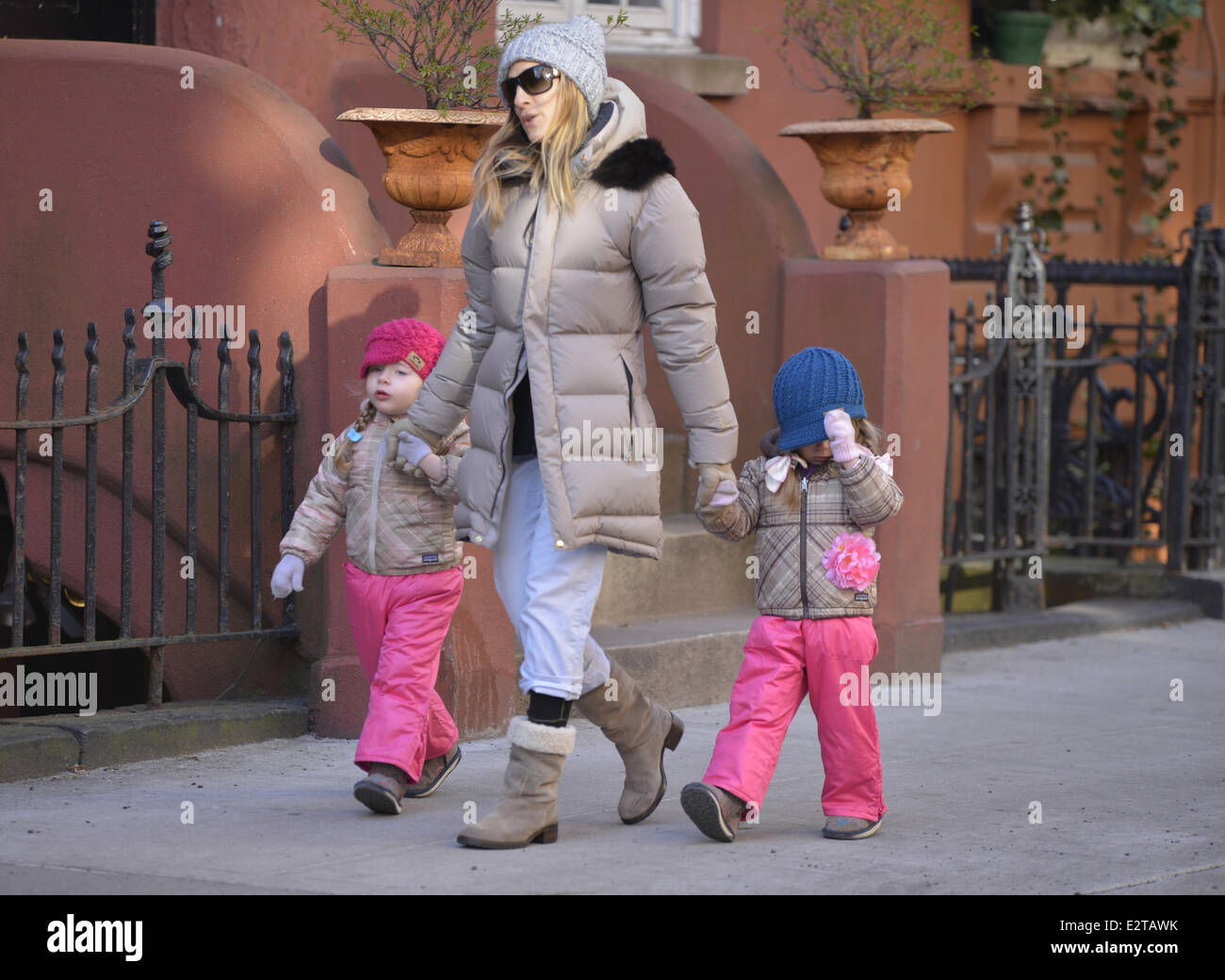 Sarah Jessica Parker and her twin daughters, Marion and Tabitha ...