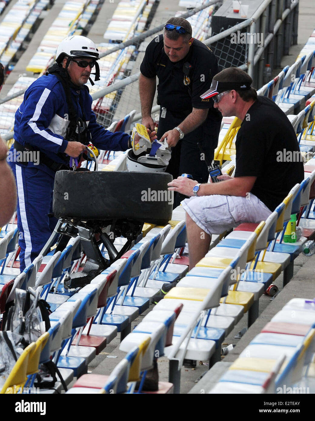 Medical personnel hi-res stock photography and images - Alamy