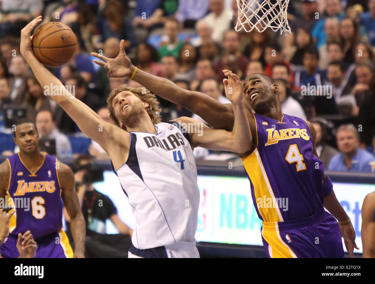 Dallas mavericks court hi-res stock photography and images - Alamy