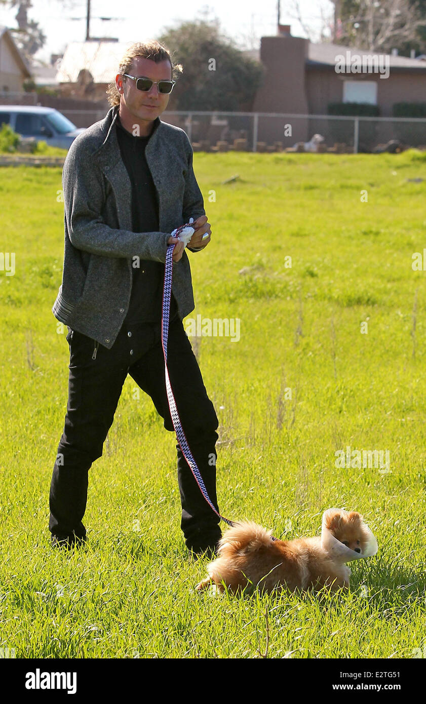 Gwen Stefani and husband Gavin Rossdale visit a friends house in Palm ...