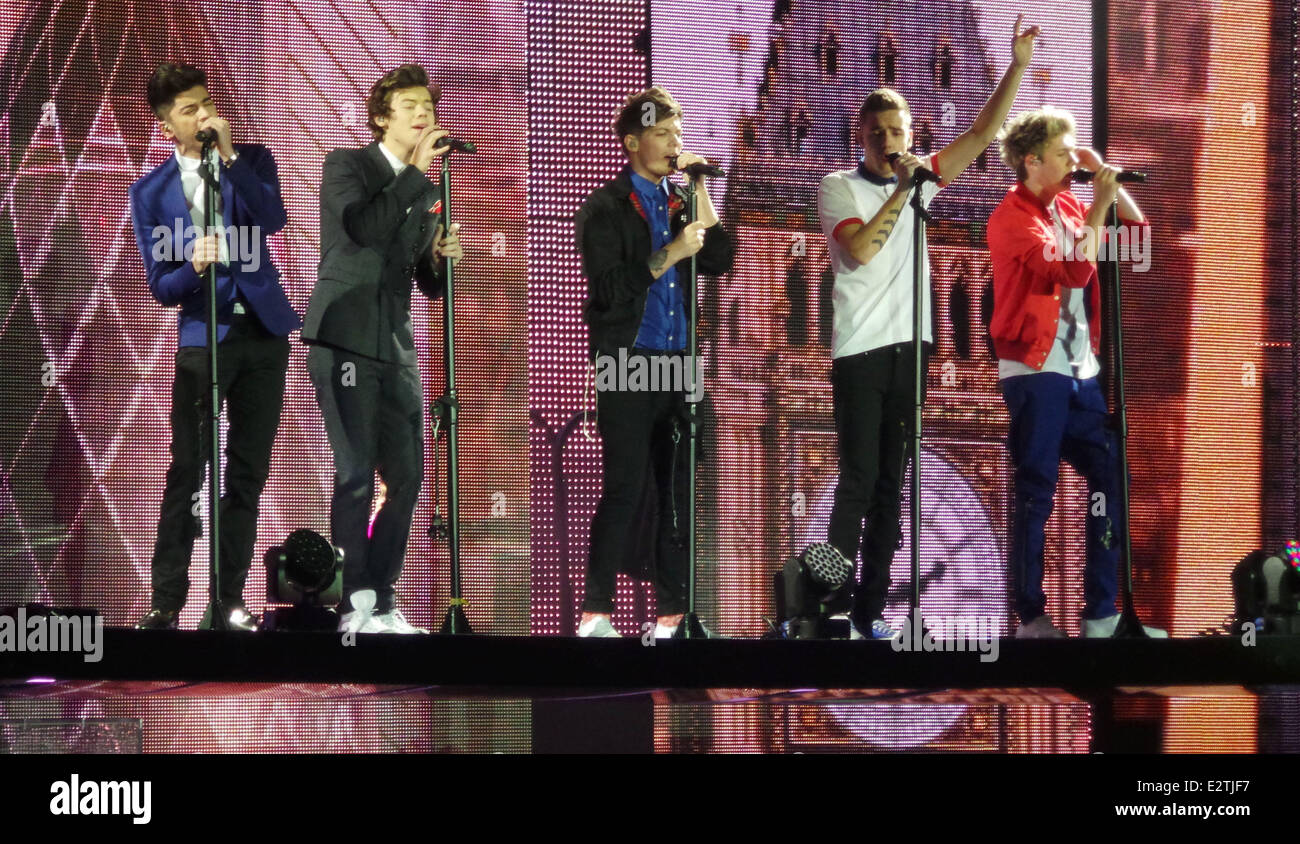 One Direction performing during the second night of their Take Me Home ...