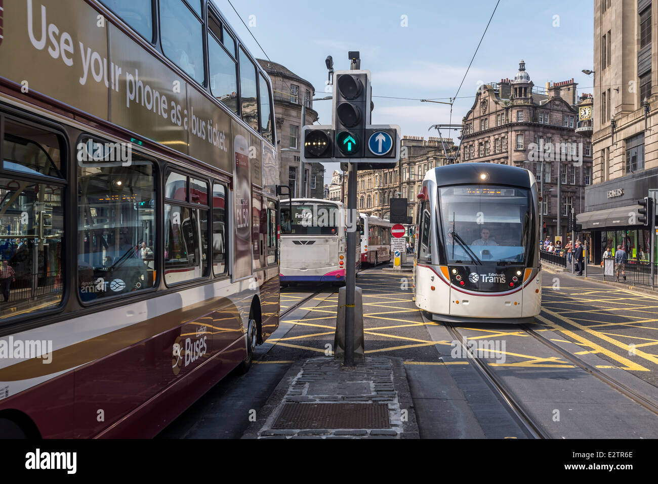 Edinburgh tram buses bus Princes Street Stock Photo - Alamy