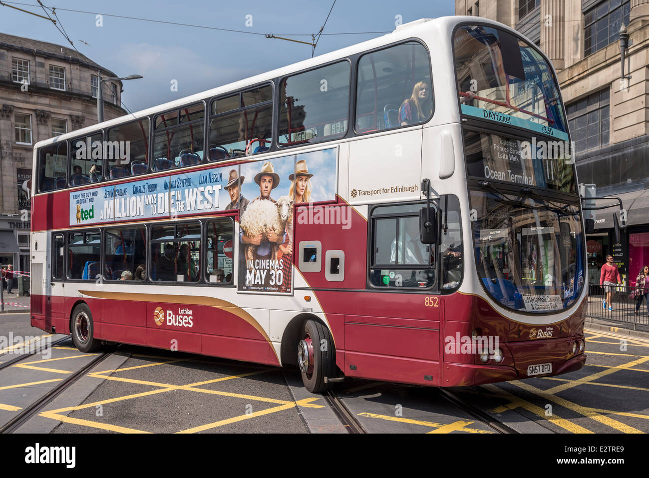 Edinburgh buses bus Princes Street Stock Photo - Alamy
