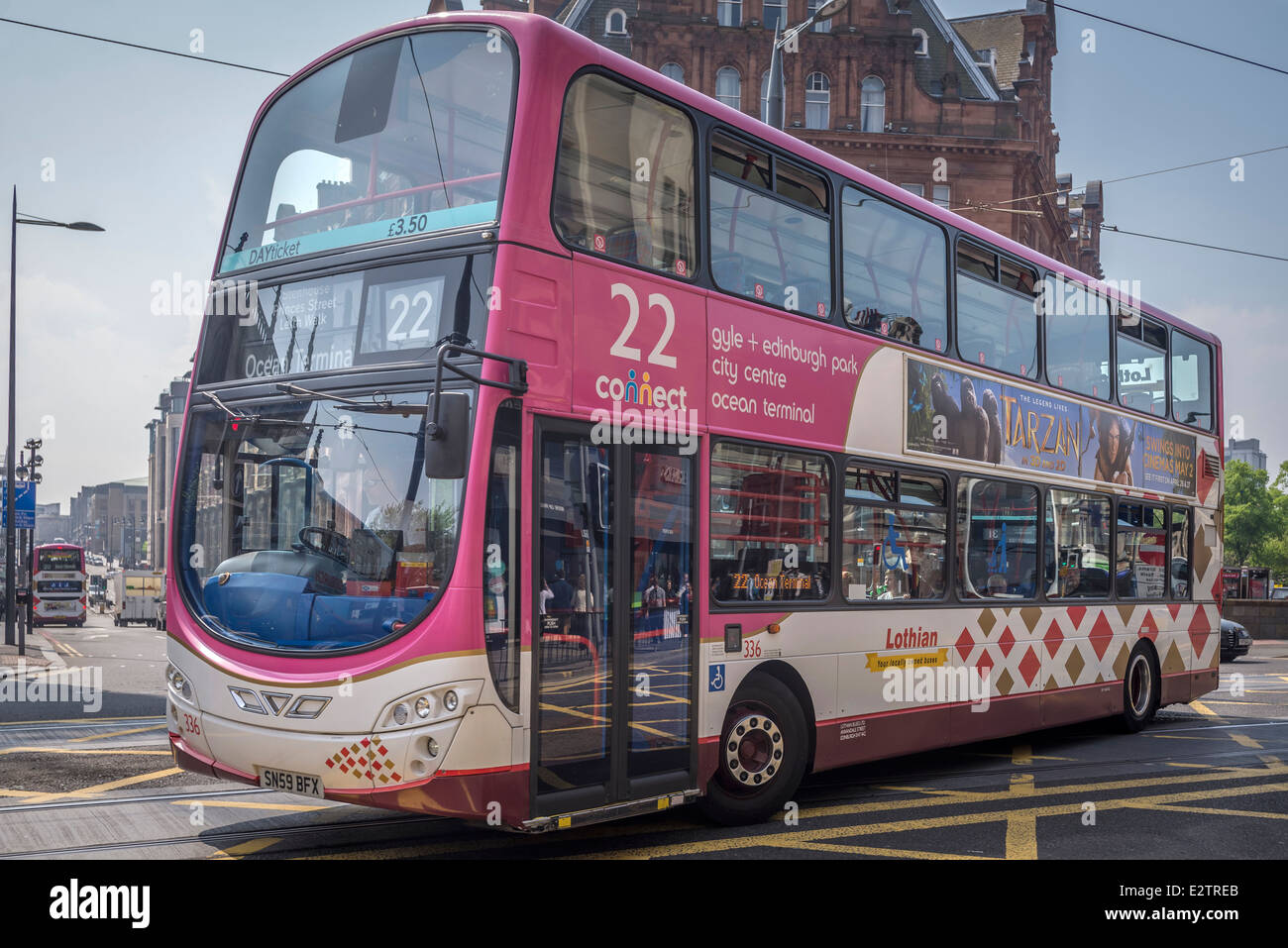 Edinburgh buses hi-res stock photography and images - Alamy
