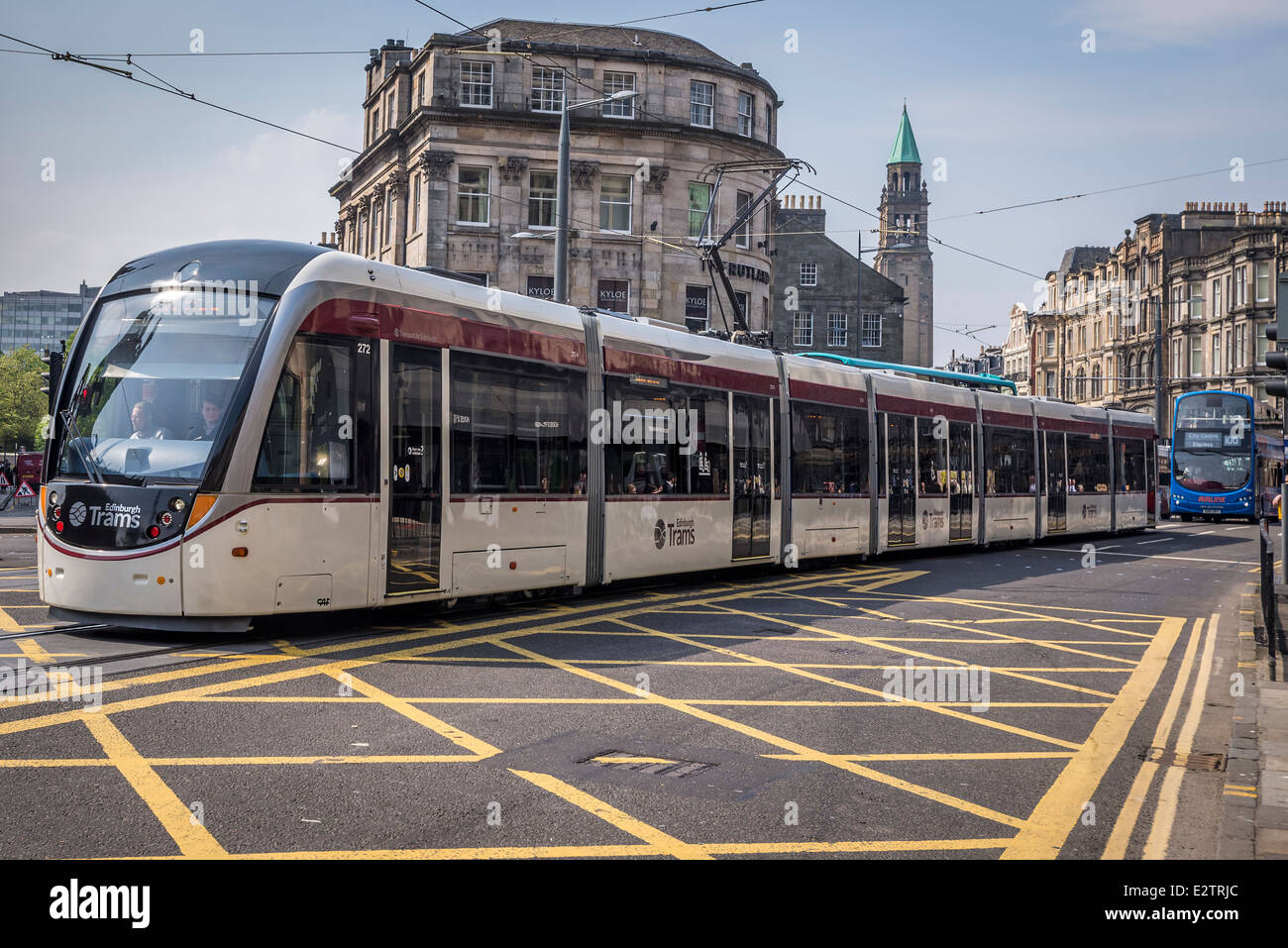 Edinburgh trams edinburgh tram princes street hi-res stock photography ...