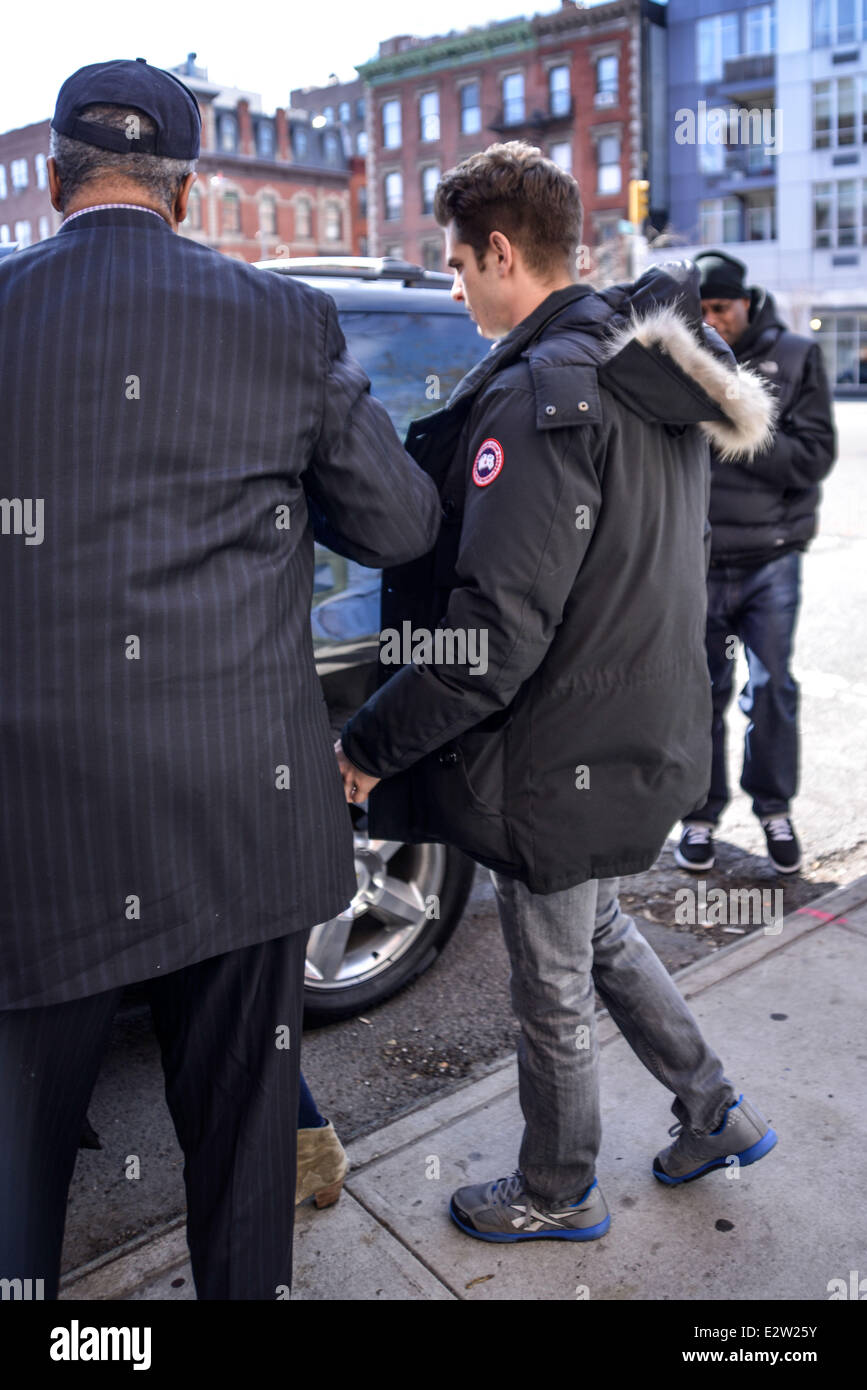 Andrew Garfield gets into a vehicle after hiding his face from waiting ...