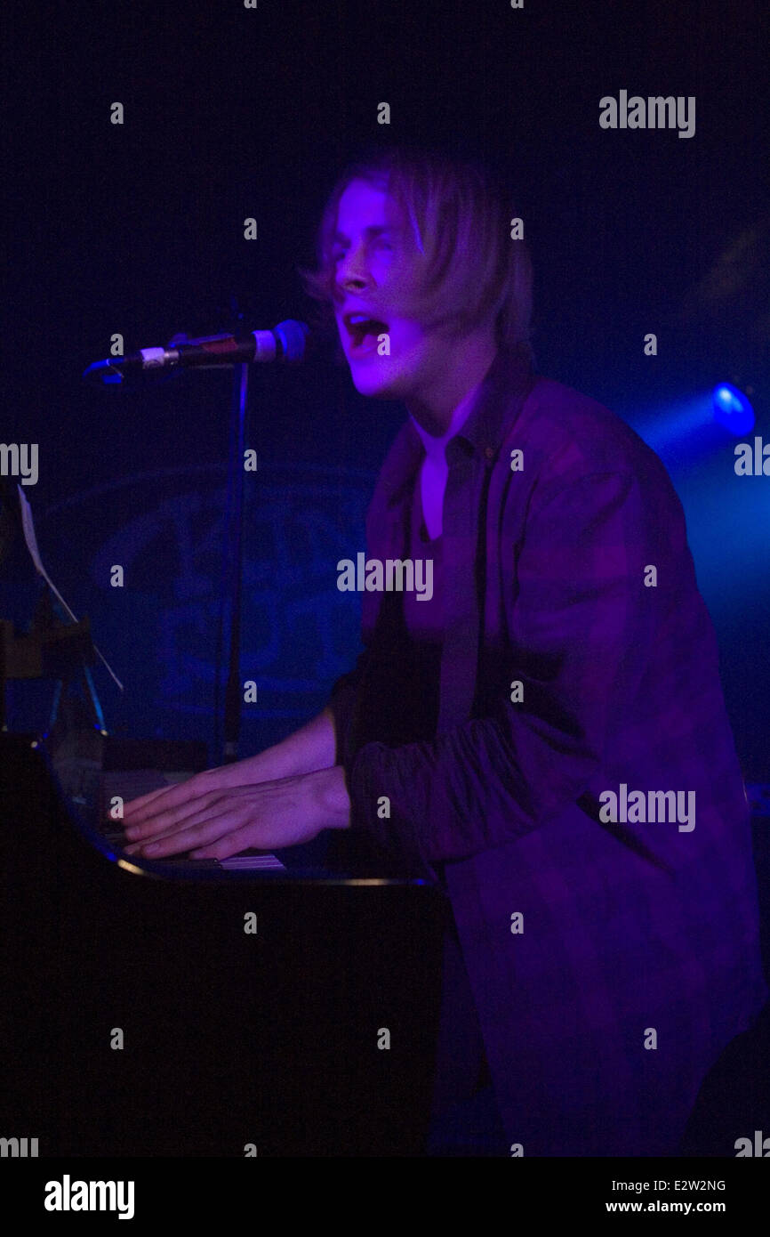 Tom odell singer songwriter hi-res stock photography and images - Alamy