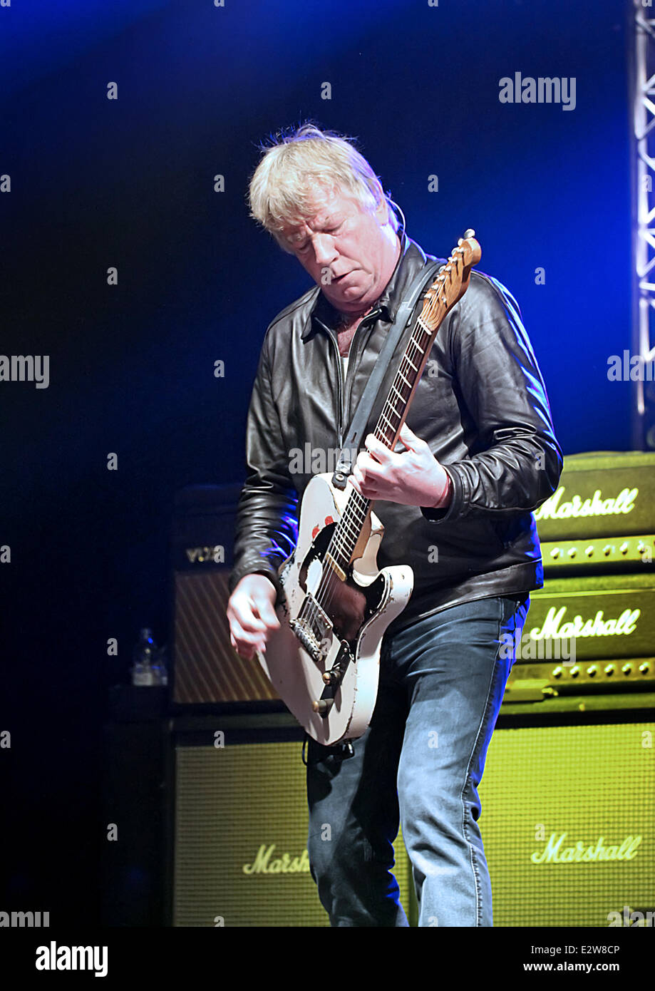 Status quo 2013 manchester hi-res stock photography and images - Alamy