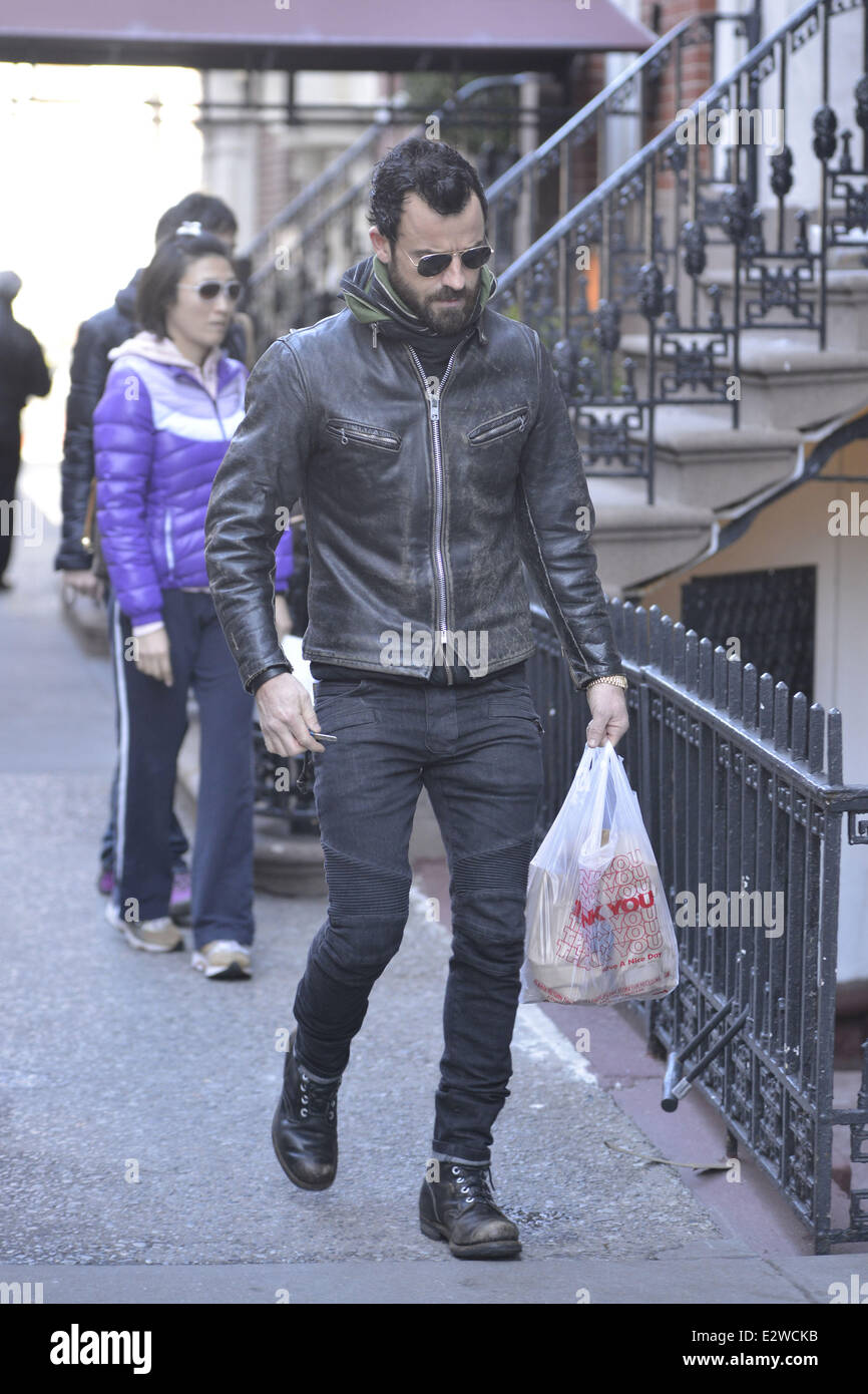 Actor Justin Theroux takes a walk in his West Village neighborhood ...