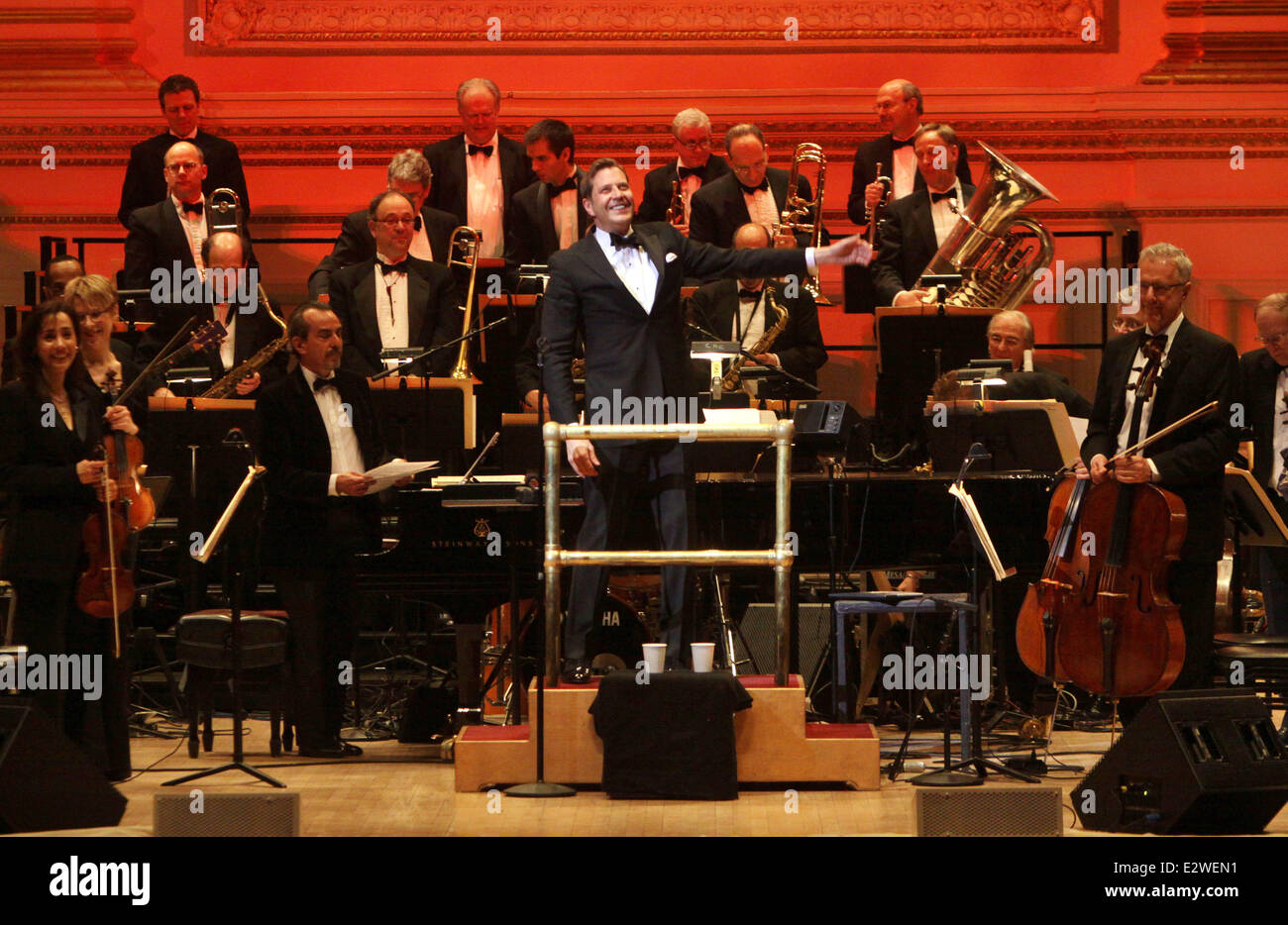 Ryan Silverman and Megan Hilty performing at The New York Pops Concert ...