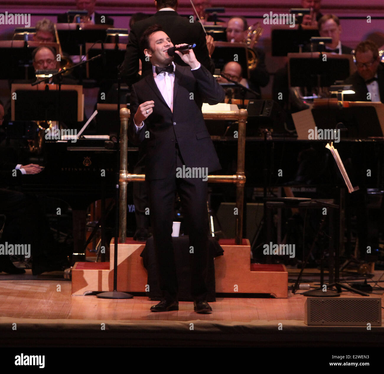 Ryan Silverman and Megan Hilty performing at The New York Pops Concert ...