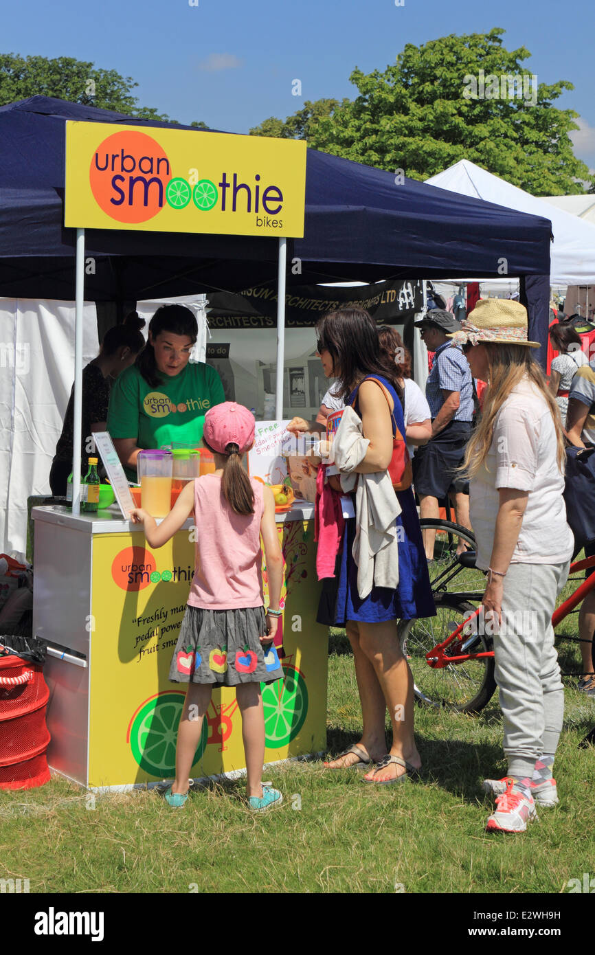 Fun fair stall hi-res stock photography and images - Alamy