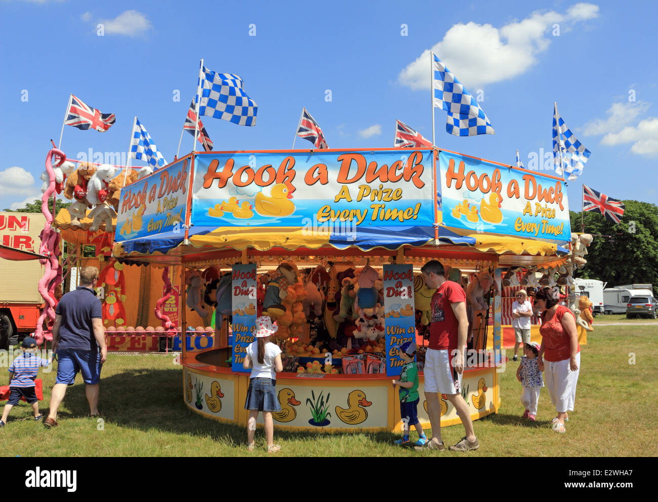 Wimbledon Common, London SW19 UK. 21st June 2014. Families playing the ...