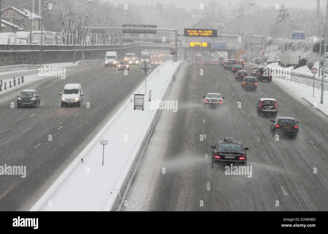 Road traffic on paris peripherique hi-res stock photography and images ...