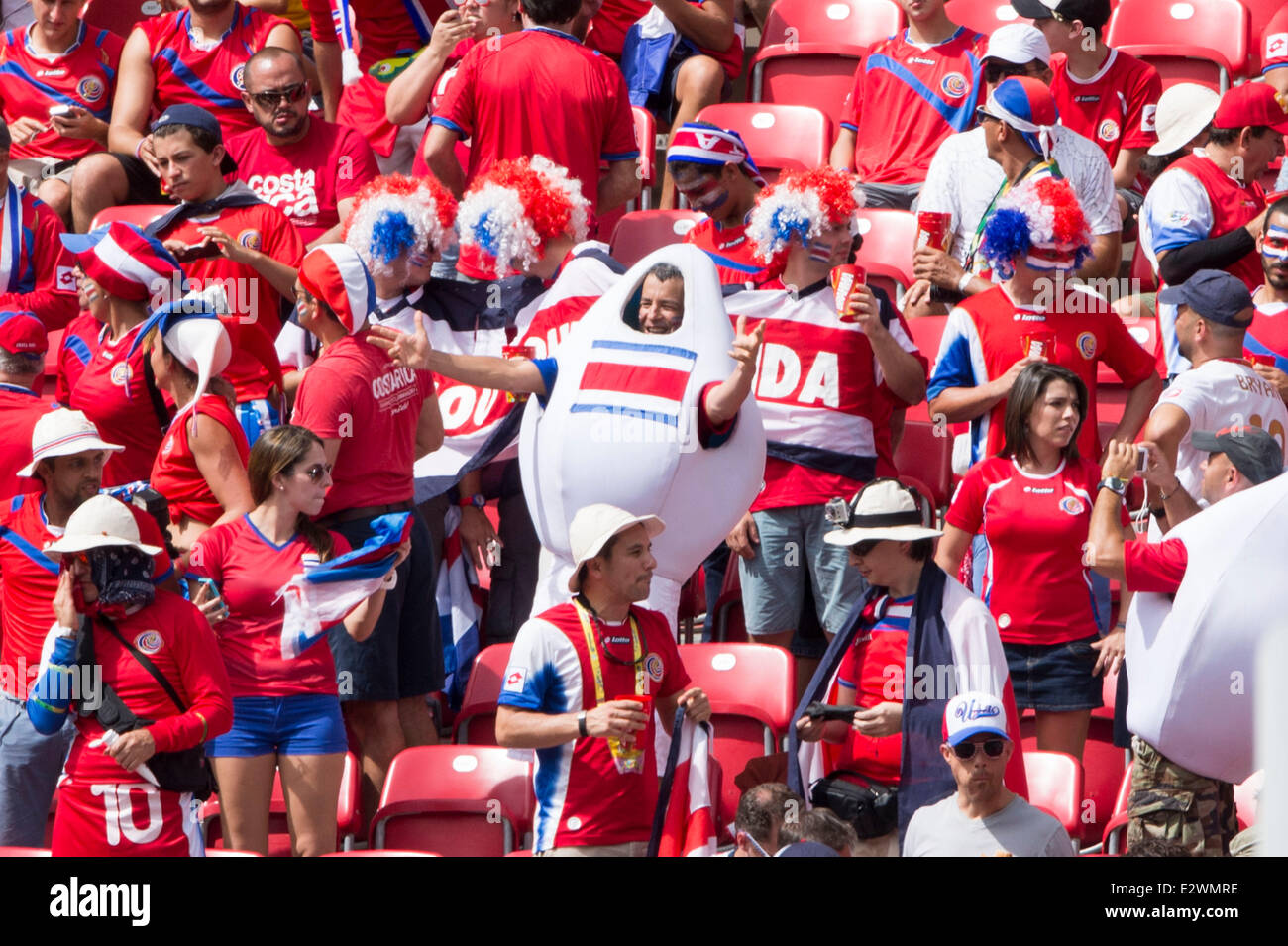 Costa rica soccer fans hi-res stock photography and images - Alamy