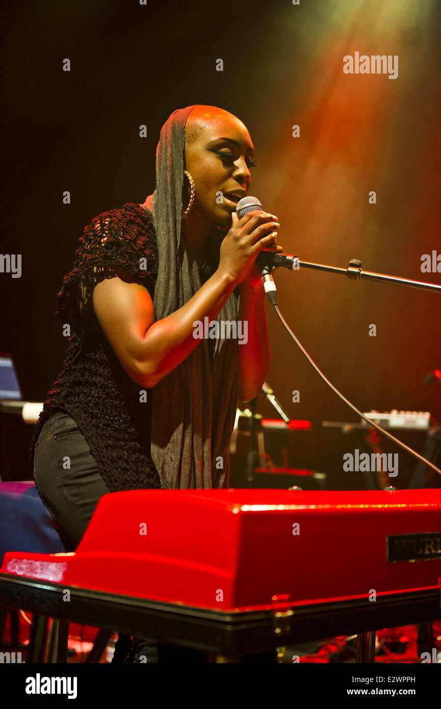Laura Mvula performing live at Shepherds Bush Empire Featuring: Laura ...