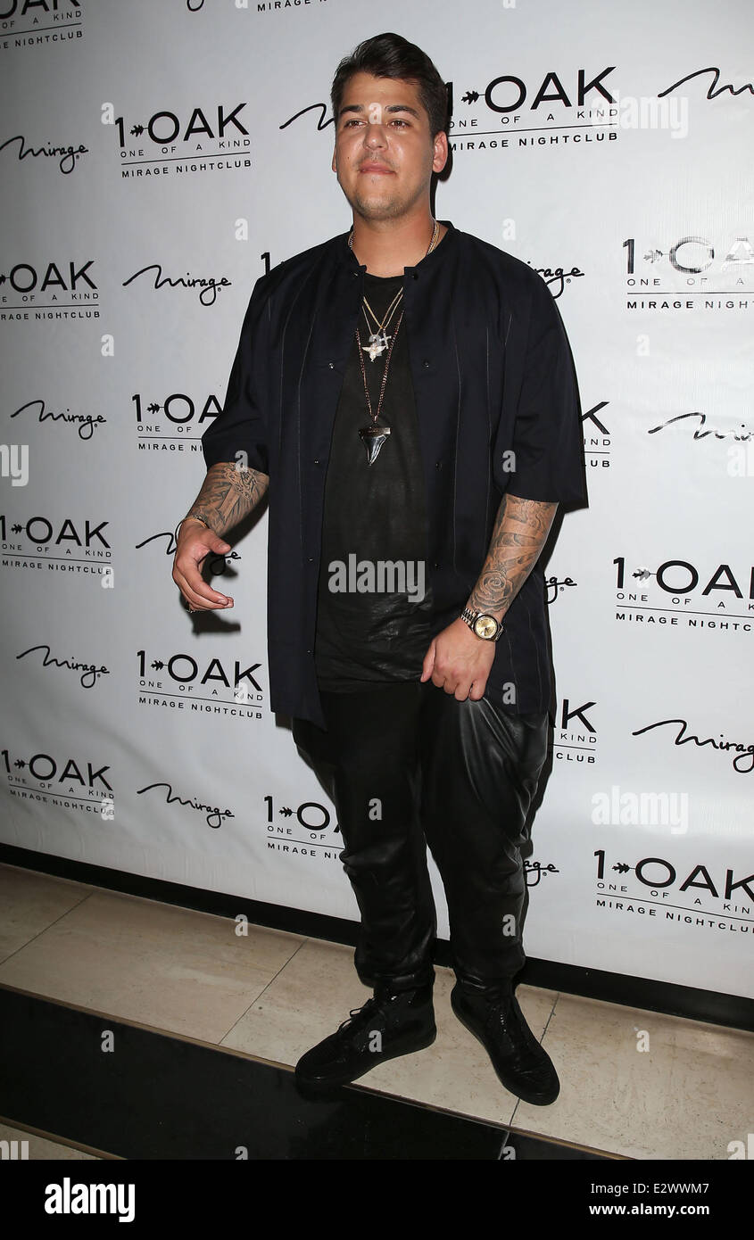 1 Oak Nightclub celebrates Rob Kardashian's 26th Birthday inside Mirage ...