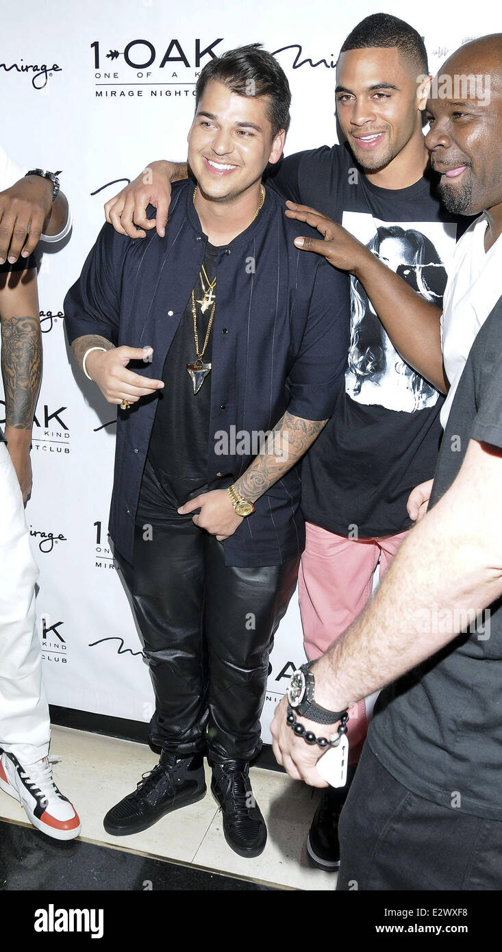 Rob Kardashian celebrates his 26th birthday at 1 Oak nightclub ...
