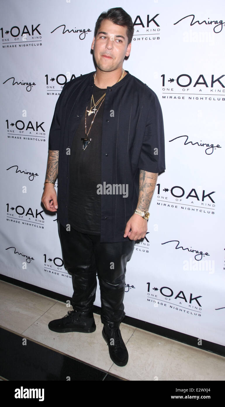 Rob Kardashian celebrates his 26th birthday at 1 Oak nightclub ...