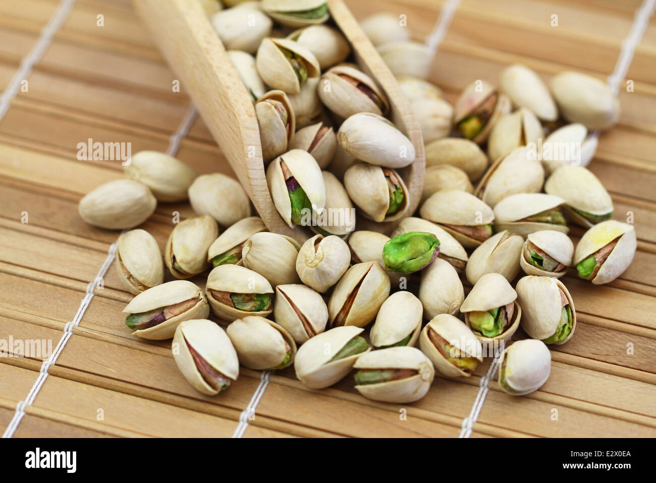 Pistachio nuts with and without shell, close up Stock Photo - Alamy