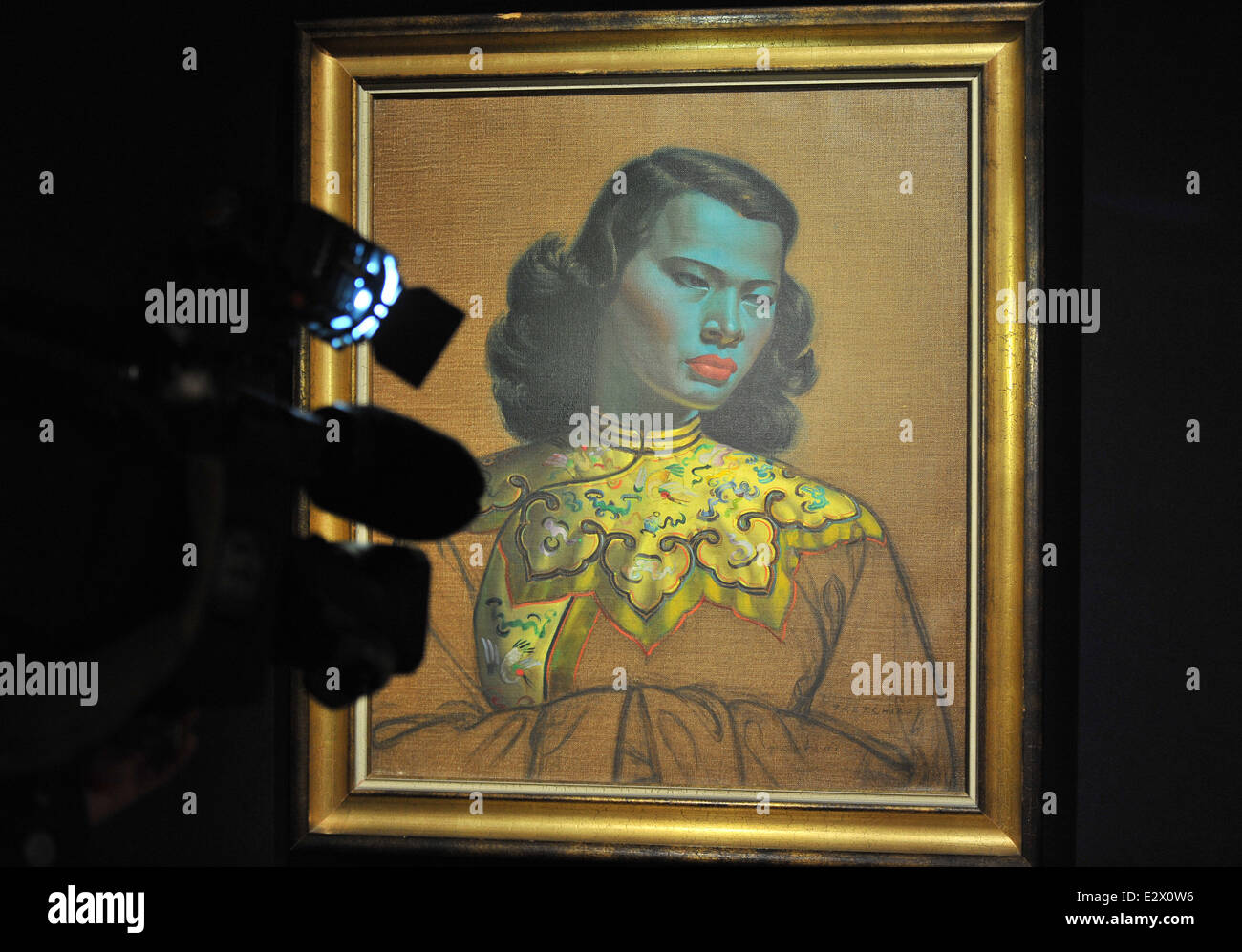 Vladimir Tretchikoff's 'Chinese Girl' hangs on display at Bonhams ...